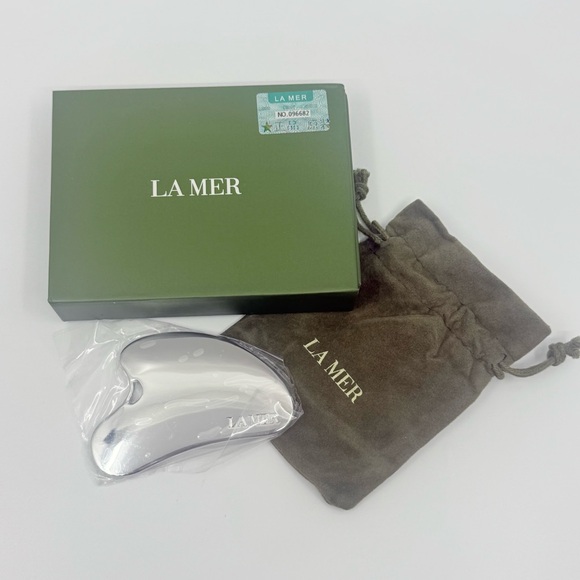La Mer | Skincare | La Mer Silver Facial Tool Gua Sha With Pouch And ...